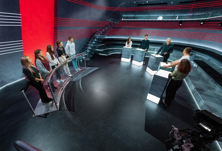 «Arena»: Polit-Talk ab sofort mit neuem Studioelement - Aktuelles | SRG ...